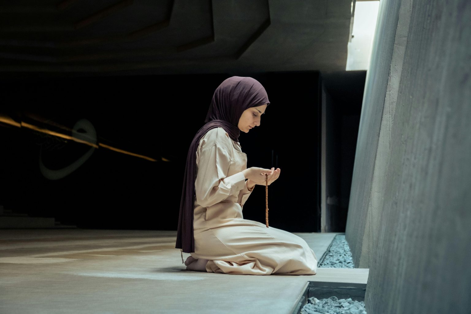 Tashahhud in English – Meaning, Transliteration & Dua